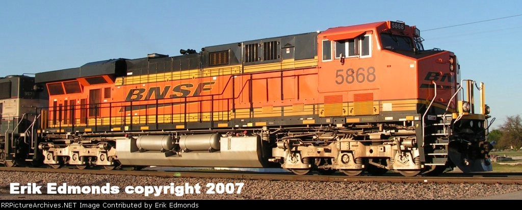 BNSF 5868